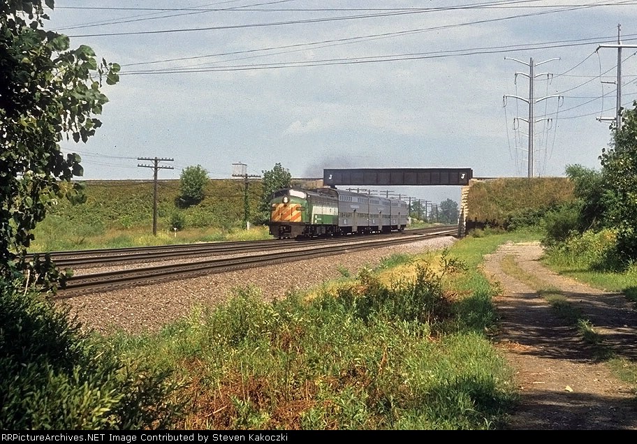 9910 passing under the EJ&E at Eola